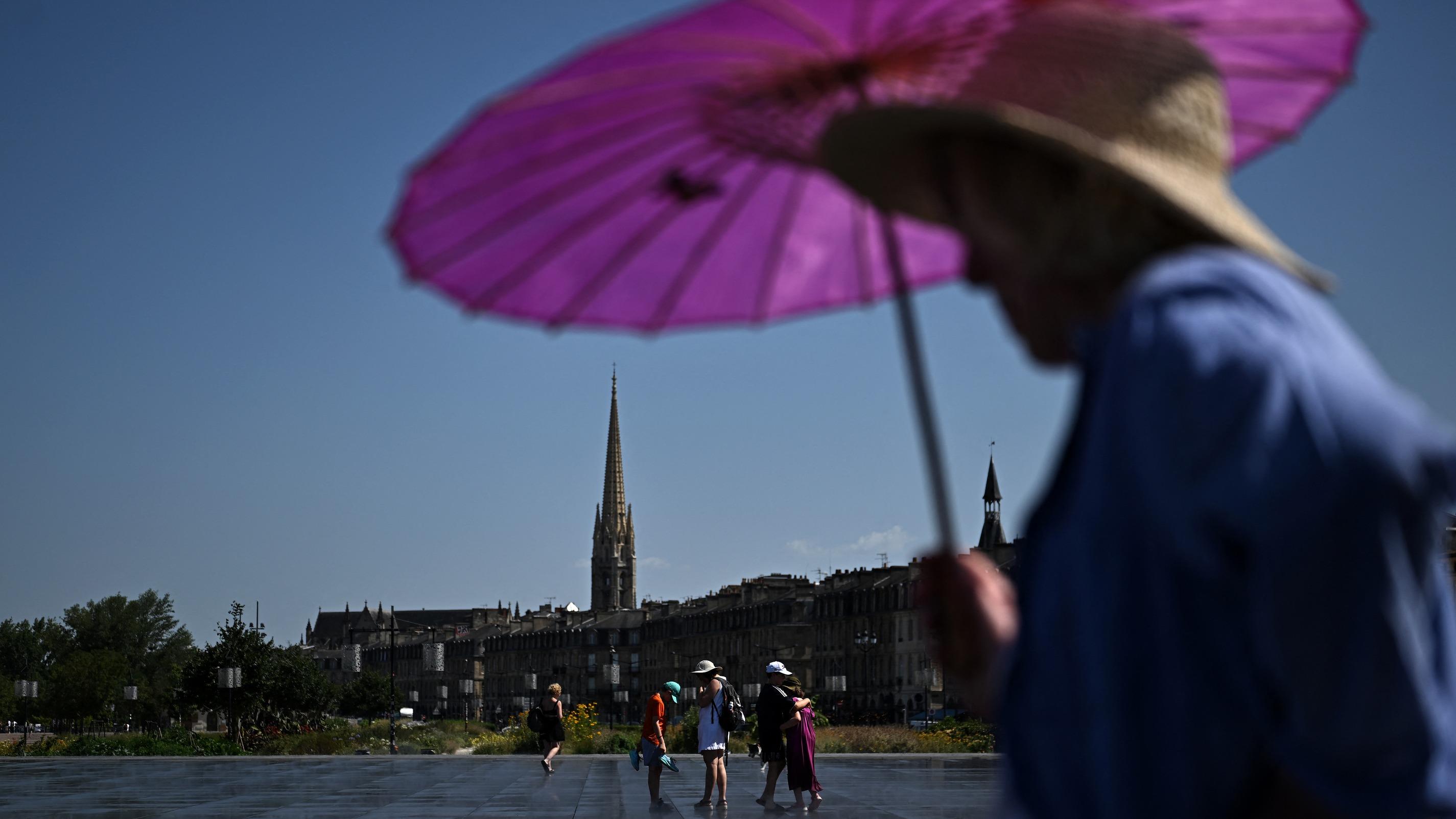 Canicule : Paris aussi chaude qu’Abu Dhabi, Brest se mue en Tombouctou ...