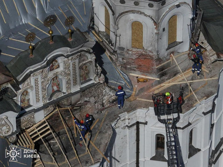 Rescuers complete roof repairs at Kyiv Pechersk Lavra damaged in ...