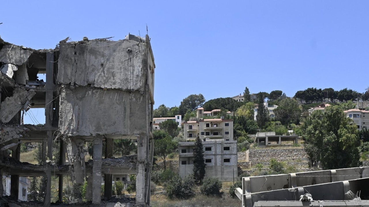 Israel refuses to completely withdraw from Lebanon despite pressure ...