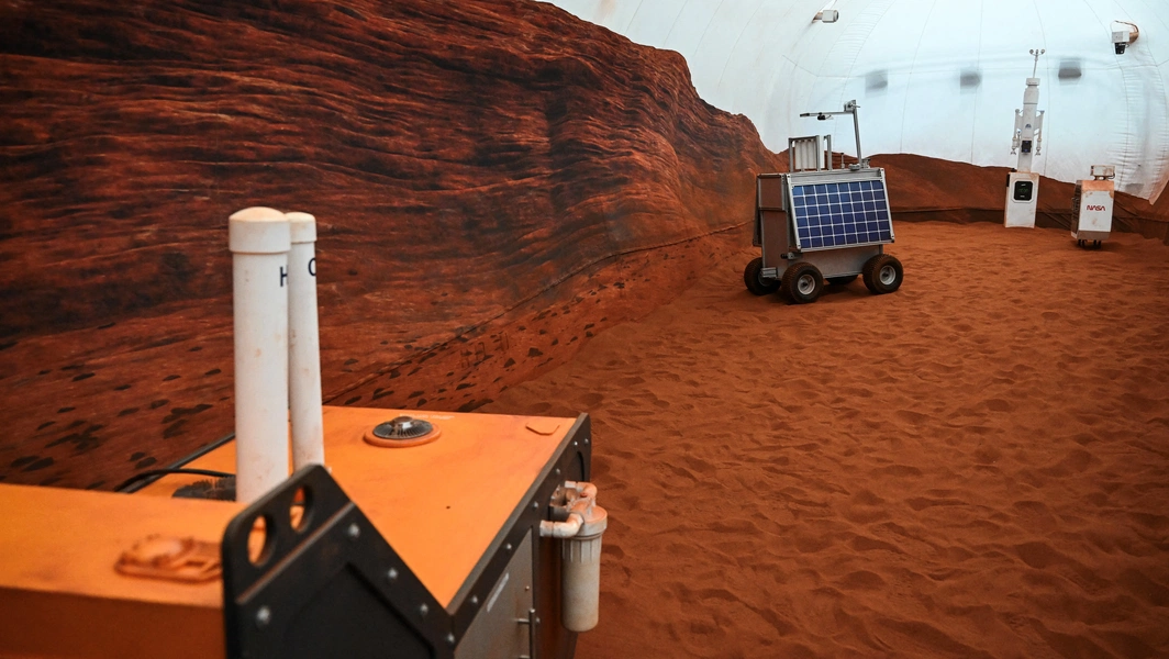 Human evolution and technology beyond Earth