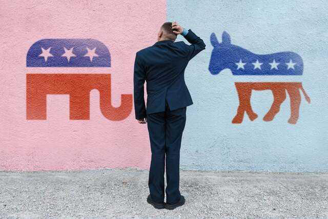 'Bitcoin senator' Lummis says Clarity Act is 'moving in July', claps ...