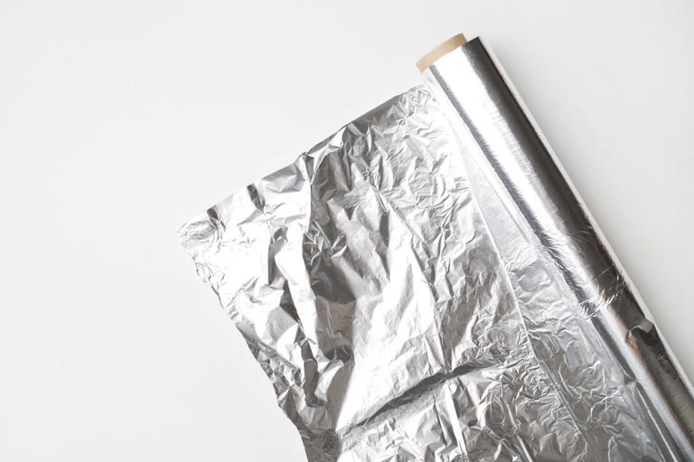 Should you use aluminum foil with the shiny side up or down?