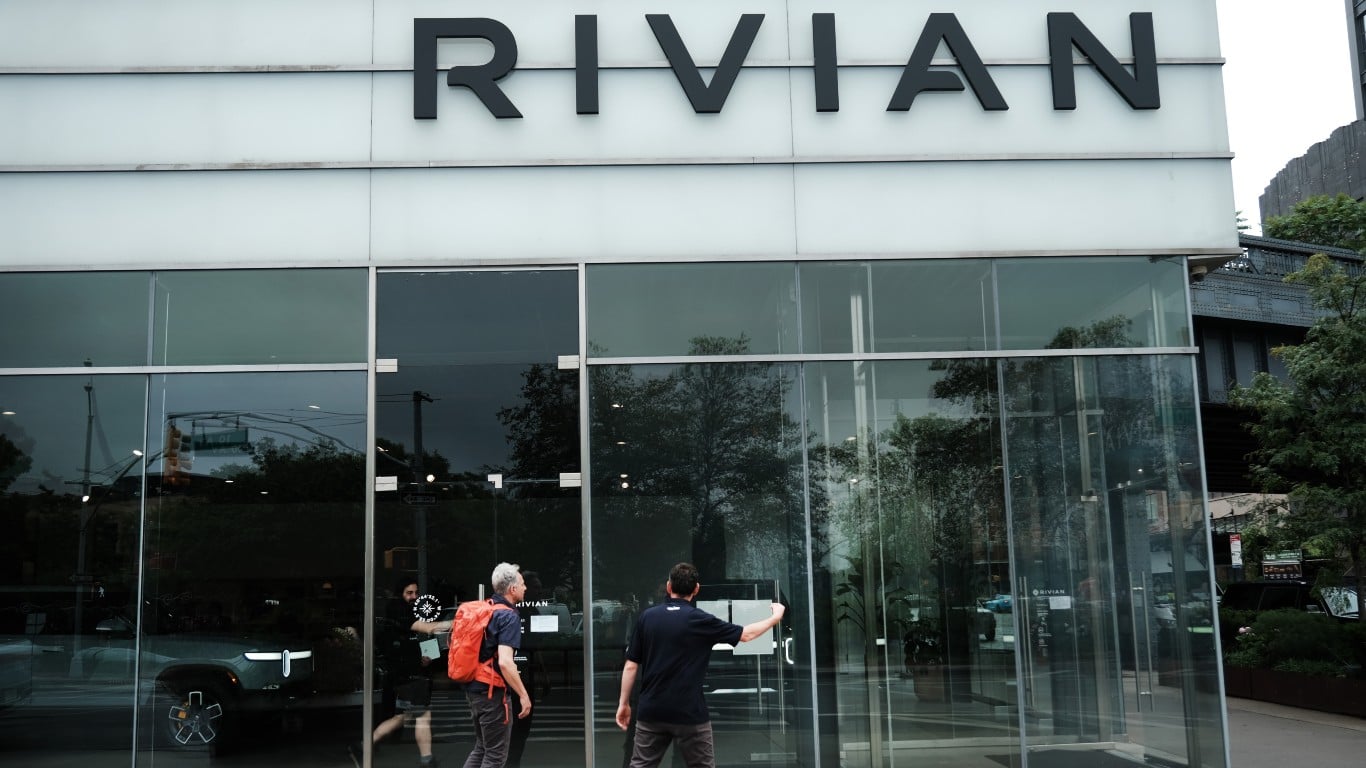 Buy, hold, or sell: Rivian slipped to $14 on macro pressures, but does ...