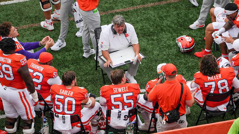 Four-star officially picks up prediction to choose Clemson over heavy ...
