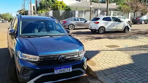 T-Cross e Argo se envolvem em acidente no bairro Neva