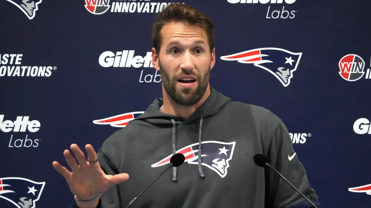 Patriots coach reveals engagement to NBC Sports Boston on-air host