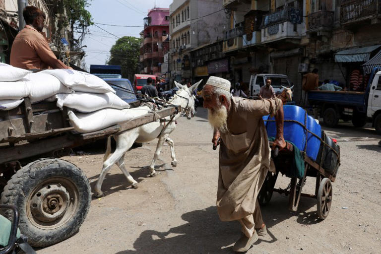 What does Pakistan stand to gain from helping broker the US-Iran deal?