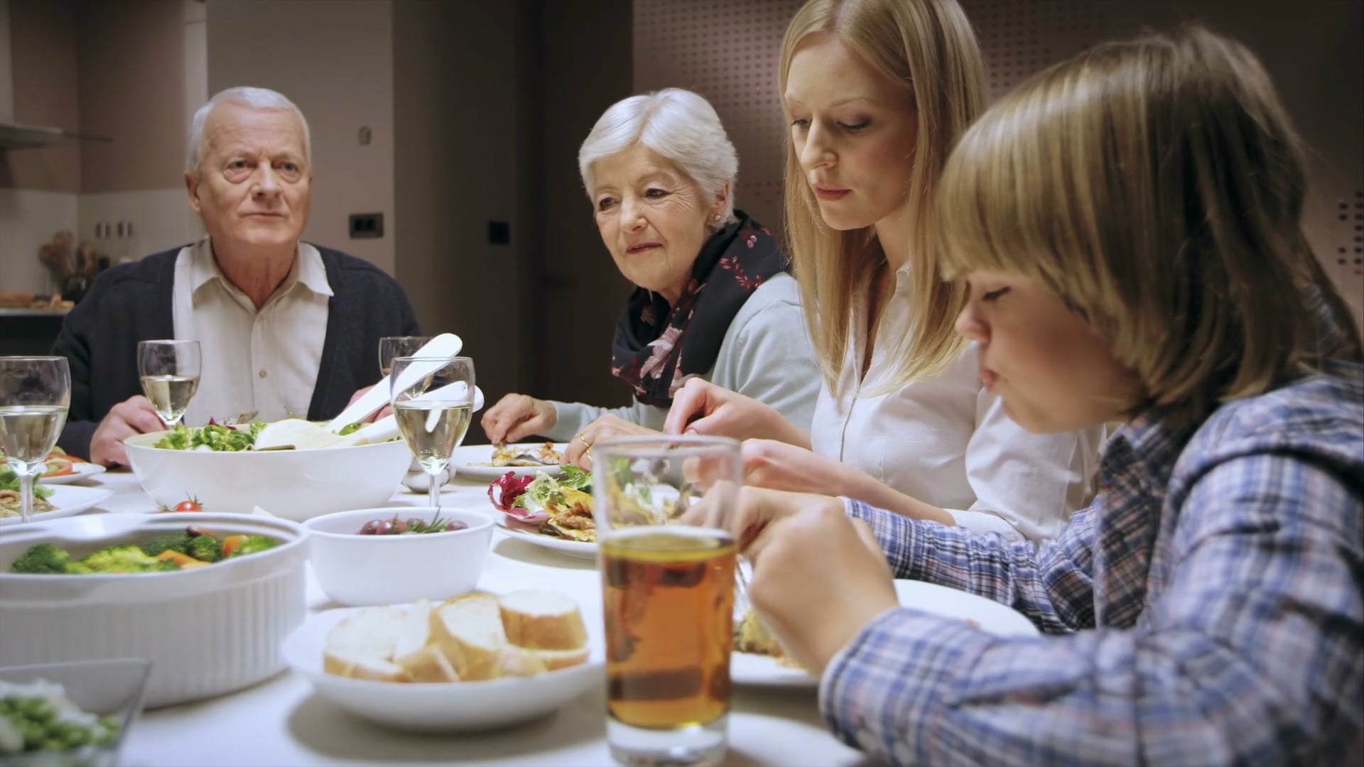 A common dinner habit is tied to a 69% higher risk of Alzheimer’s disease