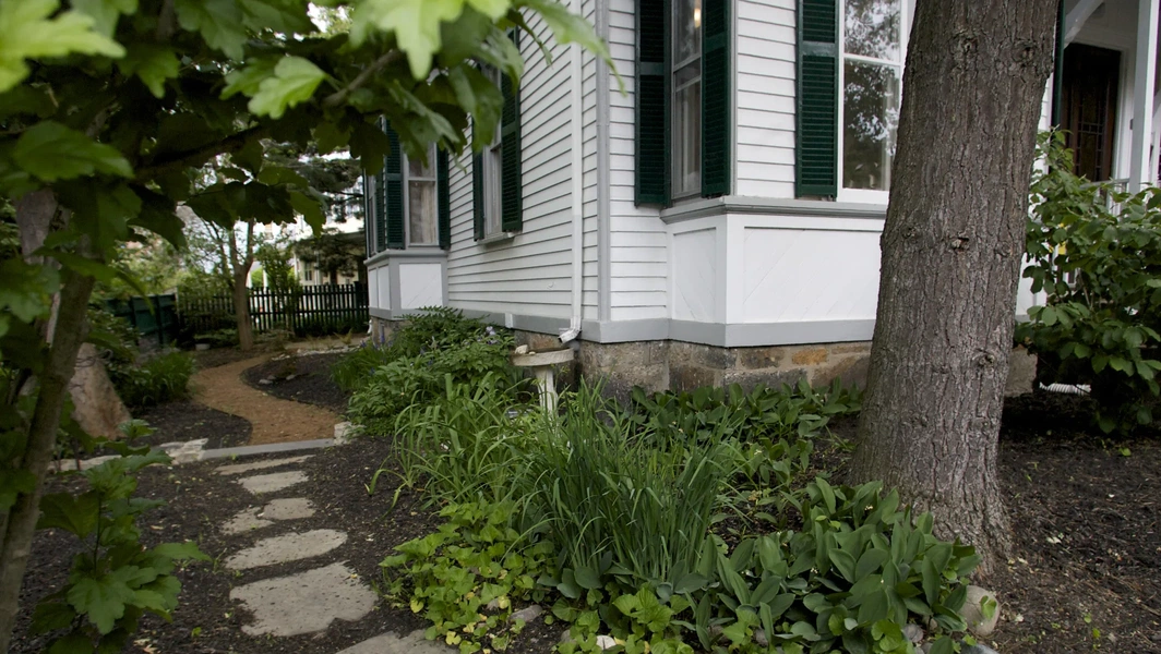 13 budget-friendly landscaping ideas
