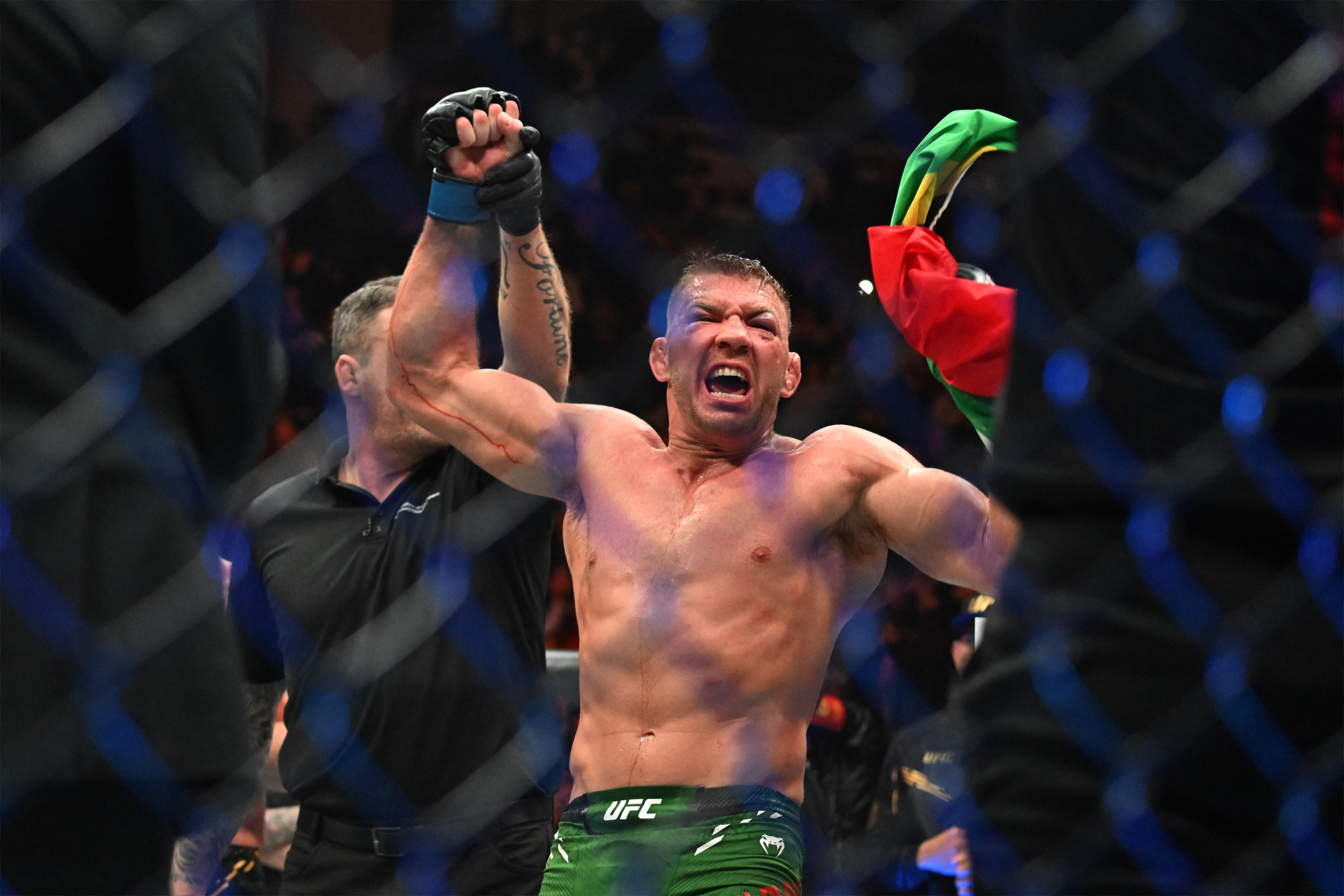 UFC returns to Oklahoma City as Dricus Du Plessis faces Kamaru Usman in ...