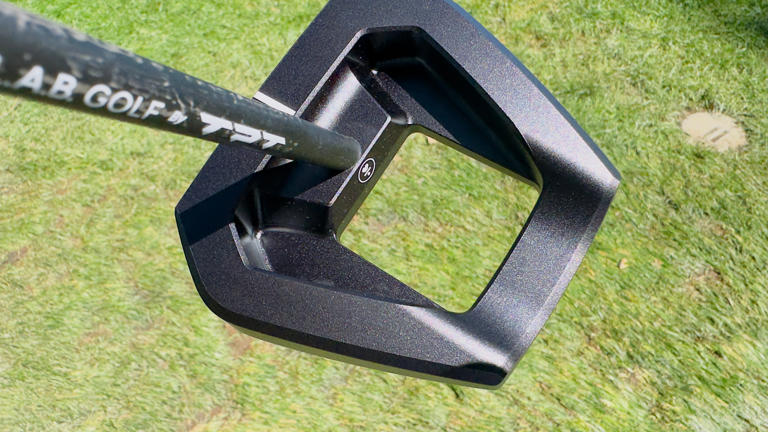 Jordan Spieth tests LAB VZN.1i putter at Travelers Championship