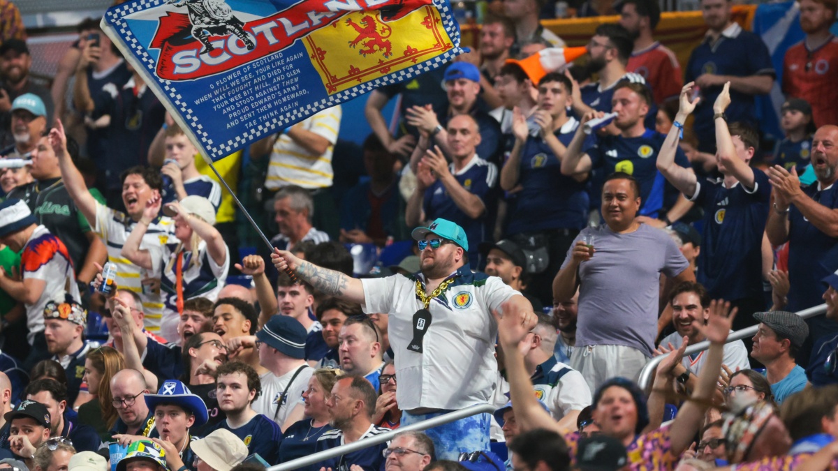 MLB: Scotland’s Tartan Army turns Marlins Park into a wild party during ...
