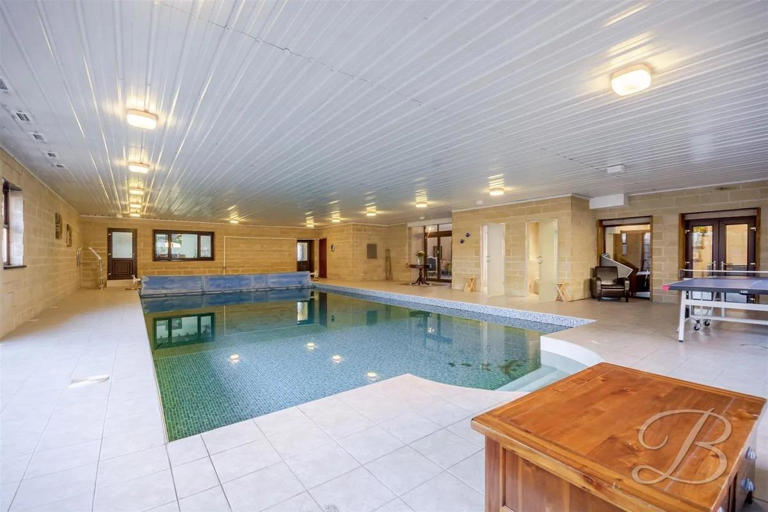 Heatwave homes: 9 homes for sale in the Mansfield and Ashfield area ...