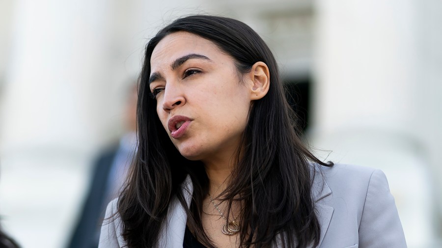 Ocasio-Cortez: Trump administration turned Reflecting Pool into a swamp
