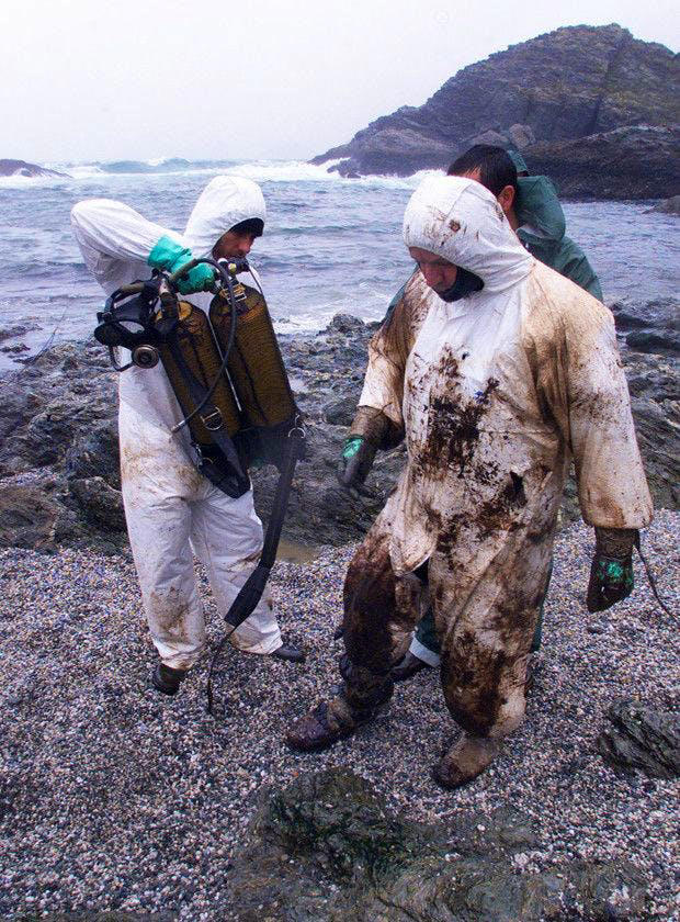 Deux fissures sur l’épave de l’Erika ont été colmatées
