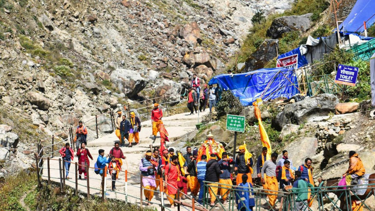 J&K government caps fares for buses, cabs, autos for Amarnath Yatra
