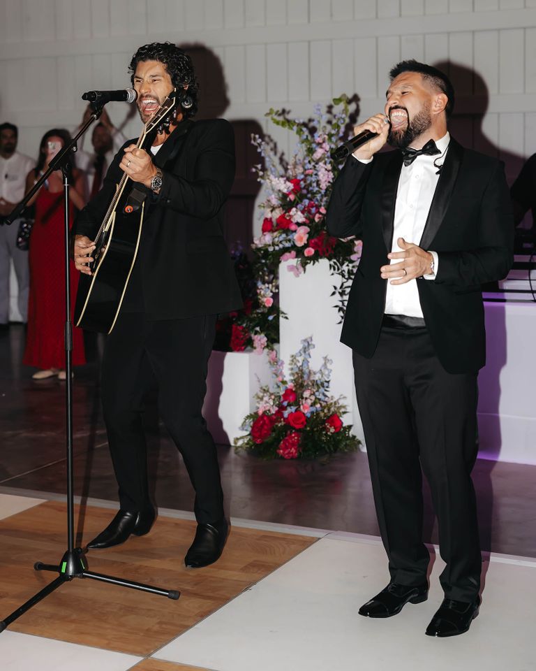 Dan + Shay crash fan's wedding and perform unreleased song: 'Best ...