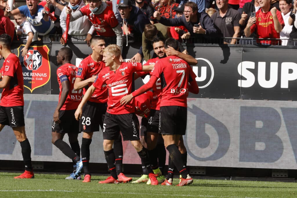 Cagoulé et armé d’un couteau, un joueur pro du Stade Rennais condamné ...