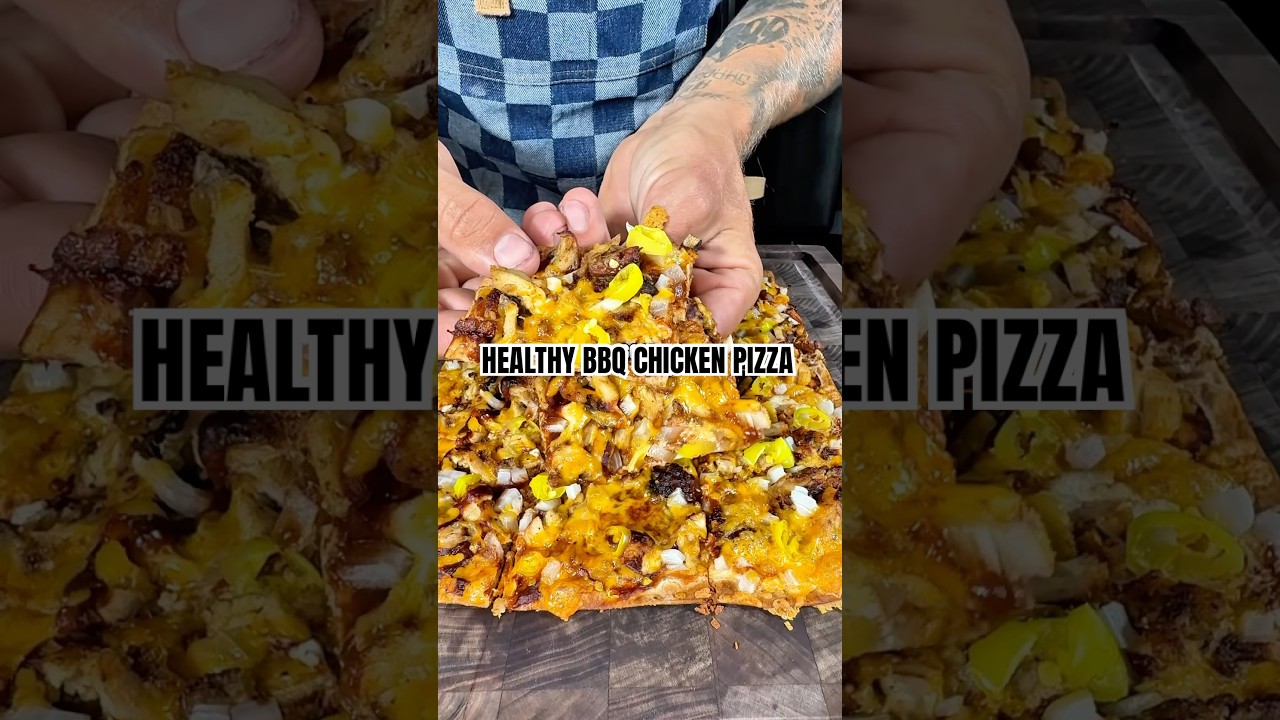 Healthier BBQ chicken pizza! Super easy (455 cals, 16g carbs, 48g protein)