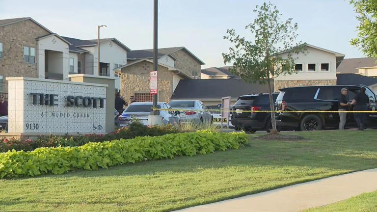Second teen dies after Southwest Side robbery turns into deadly shootout