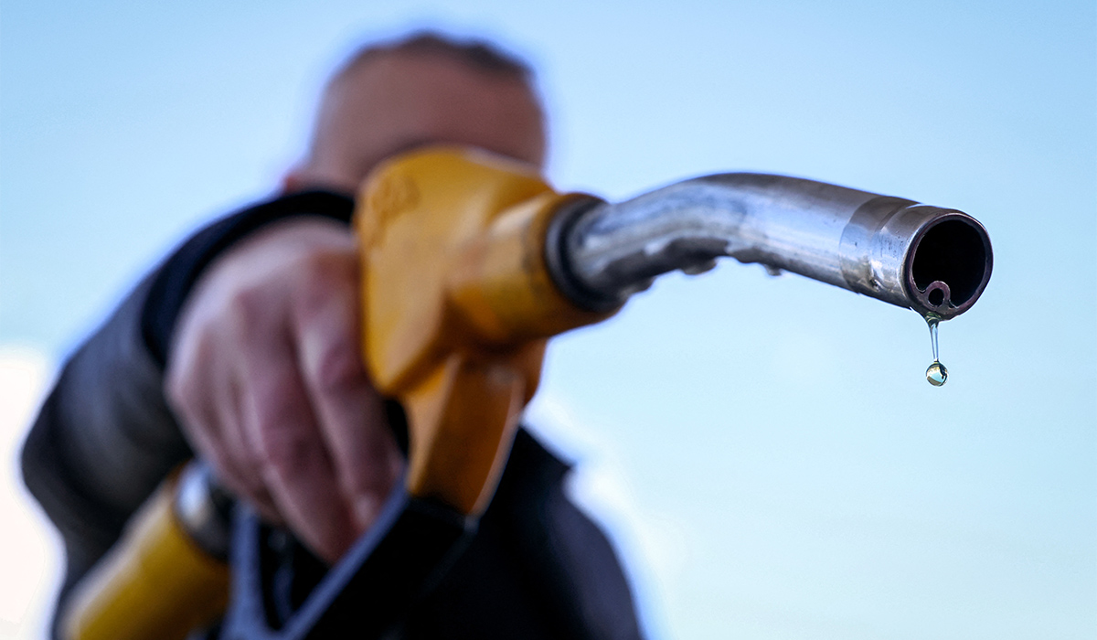 Trump orders probe into major oil firms after claiming 'customers are ...