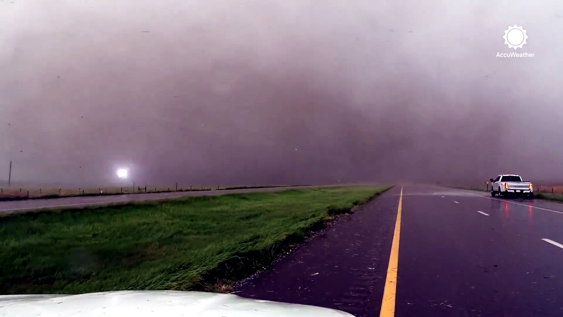 What are the visual signs of a tornado?