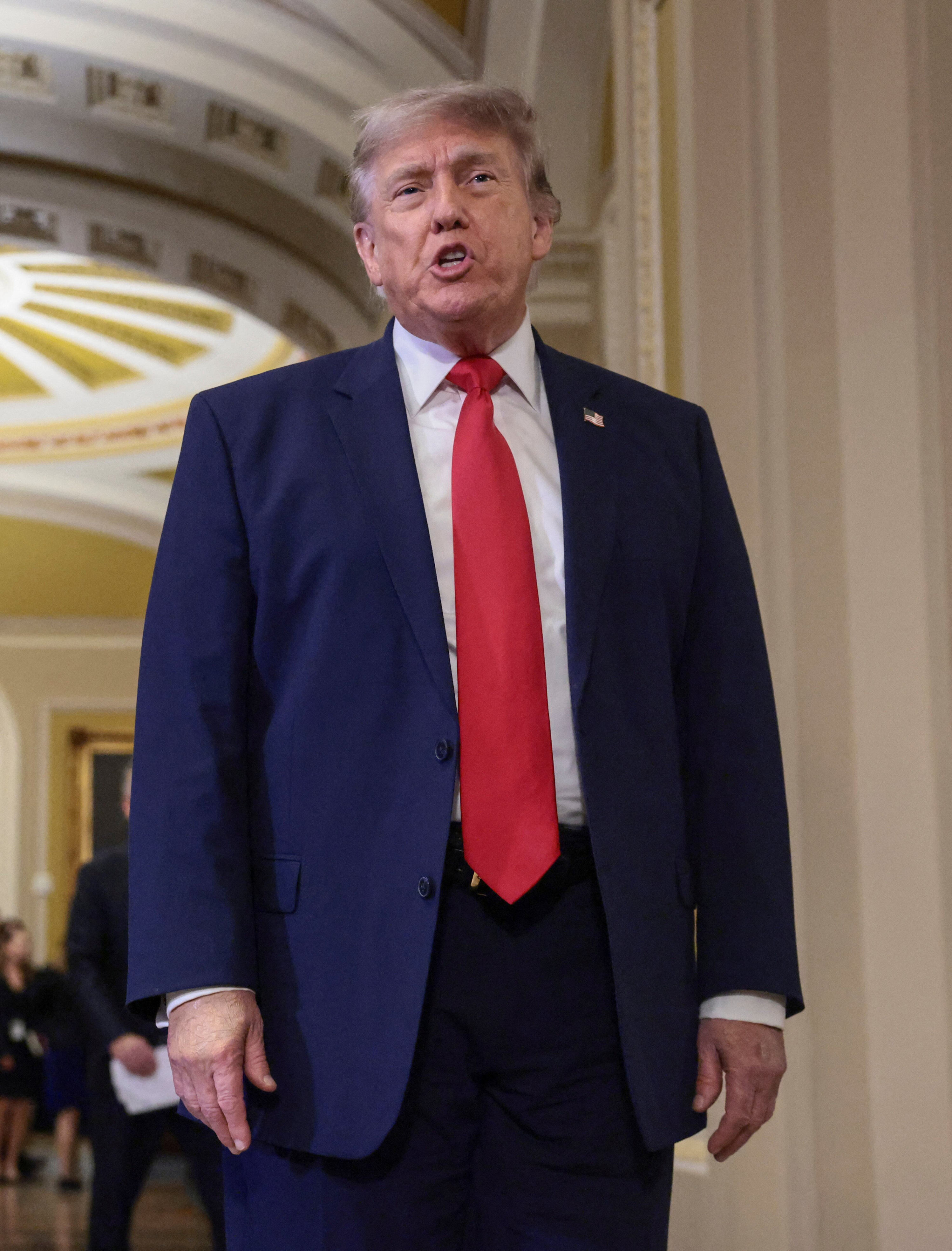 Donald Trump displays even more suspicious hand bruising