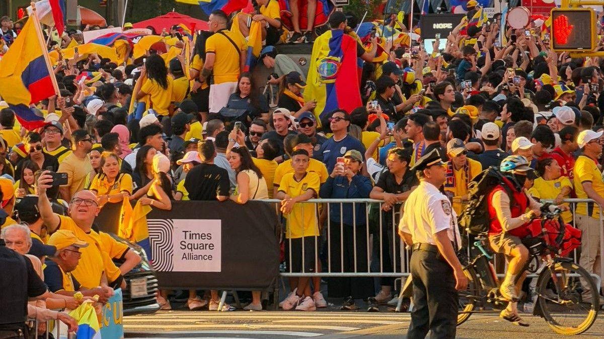 Mitten auf dem Times Square: Fan-Schlägerei vor Deutschland-Spiel in ...