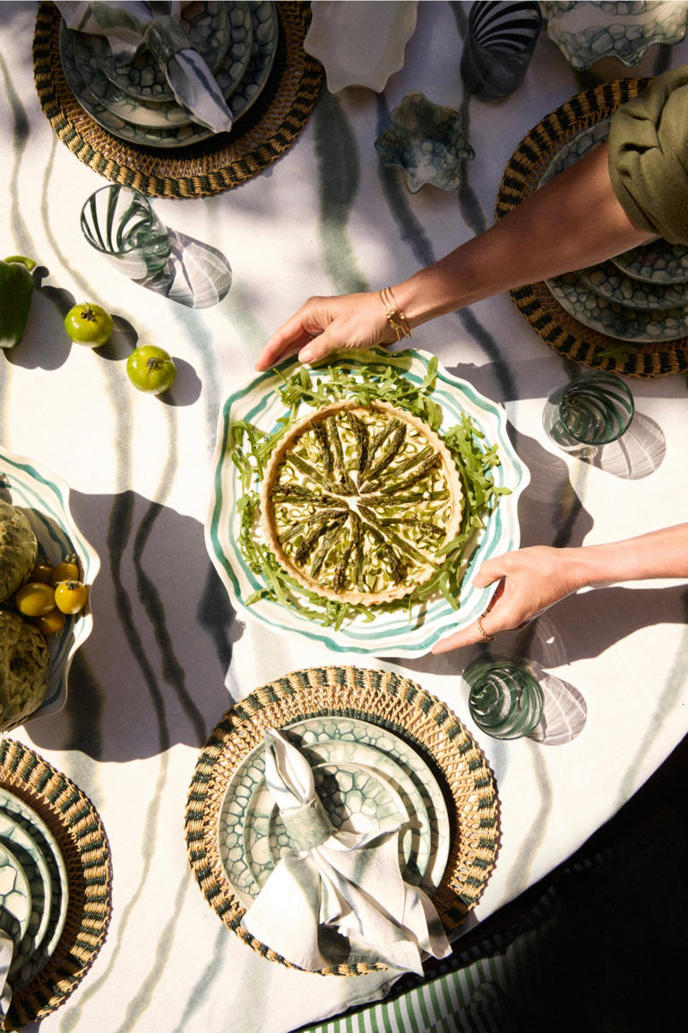We asked design experts for their top summer tablescaping tips