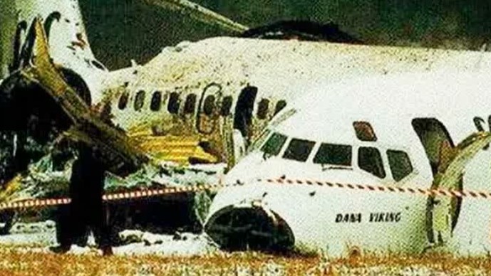 The pilots crashed this plane on purpose... and saved 129 lives