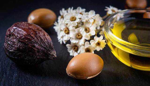 14 Benefits of Argon Oil for Skin and Hair