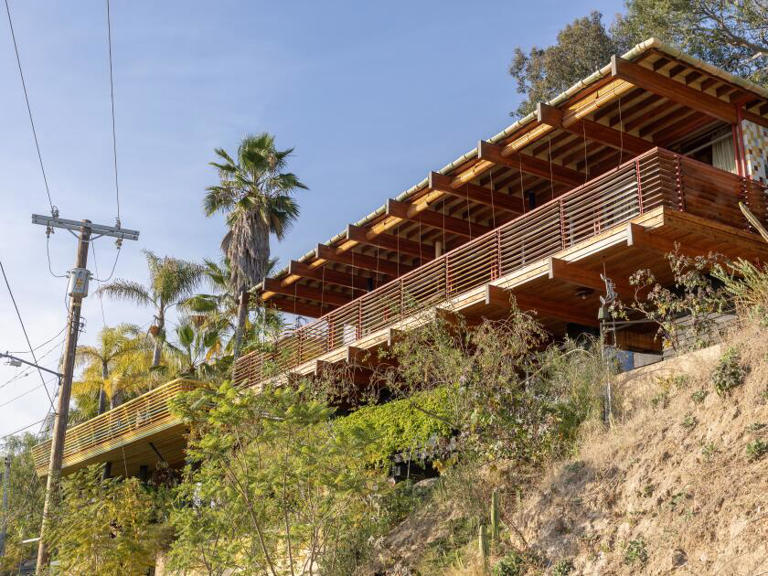 He dreamed of a midcentury compound on an 'unbuildable' LA hillside. It ...
