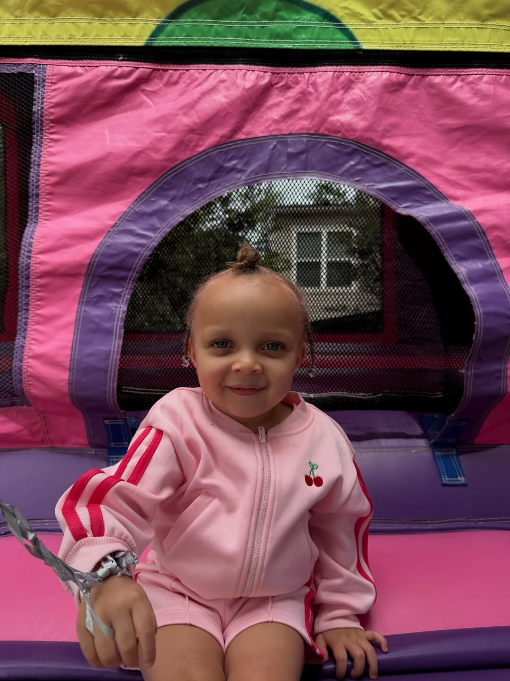 Parenting influencer’s 2-year-old daughter drowns in swimming pool on ...