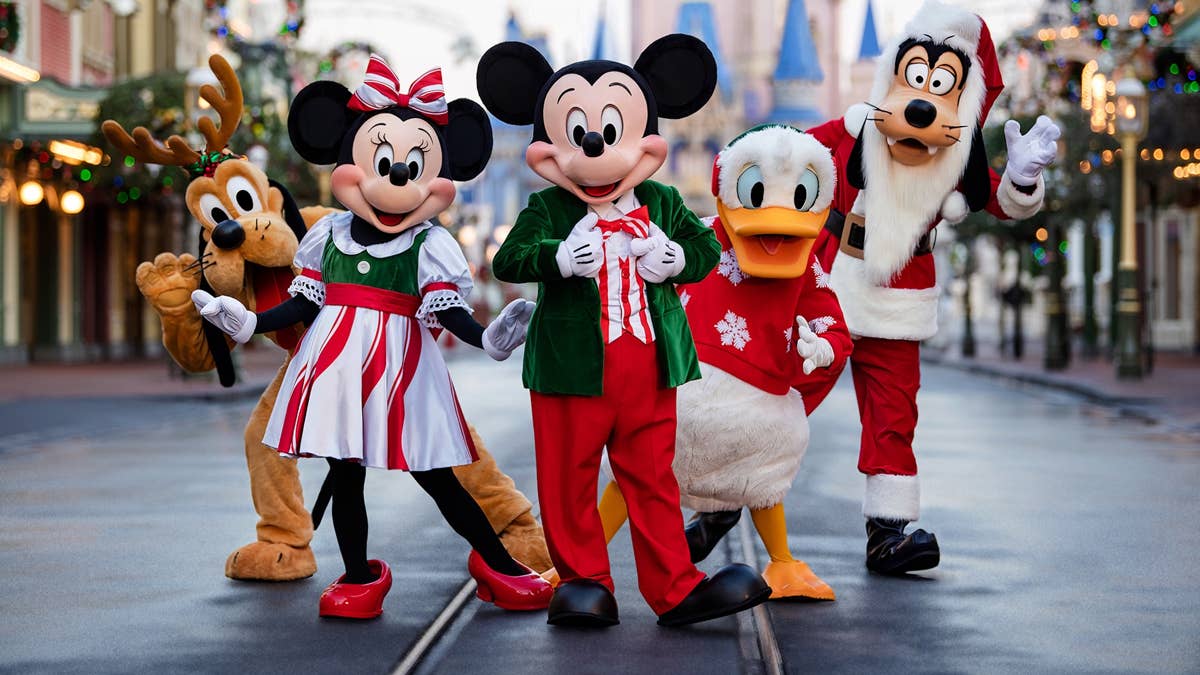 The multi-gen family guide to Disney World’s 2026 holiday season events