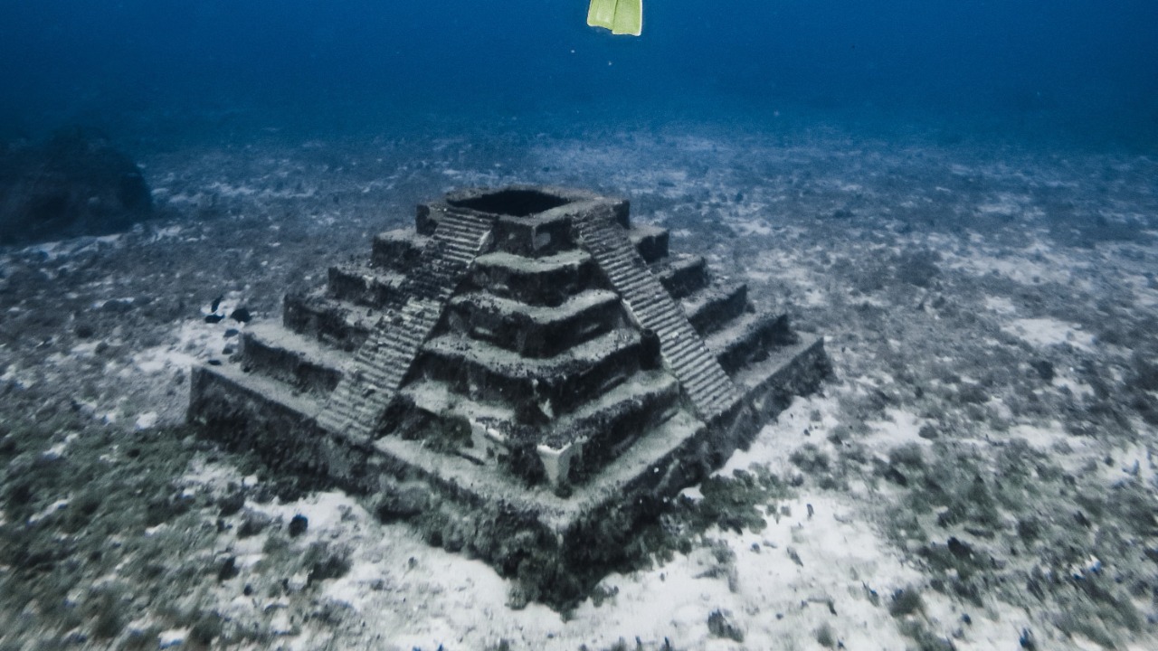 An 80-foot stepped pyramid off Japan may predate every civilization we ...