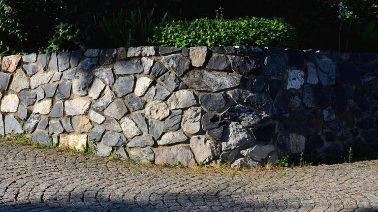 Not granite or limestone: The natural retaining wall idea to add visual ...