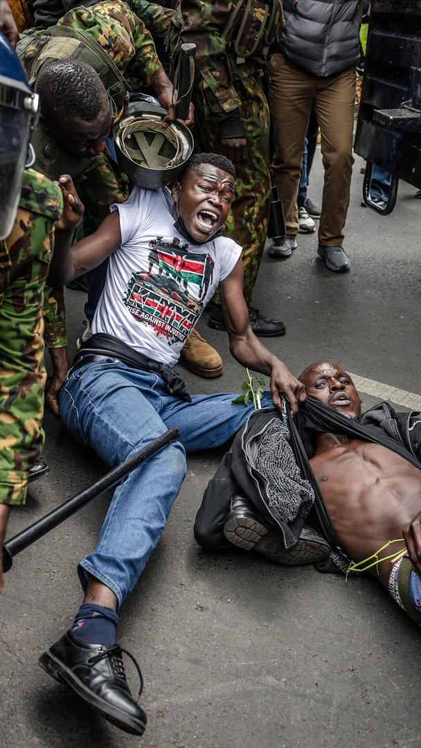 Kenyan police fire tear gas protesters on anniversary of crackdown
