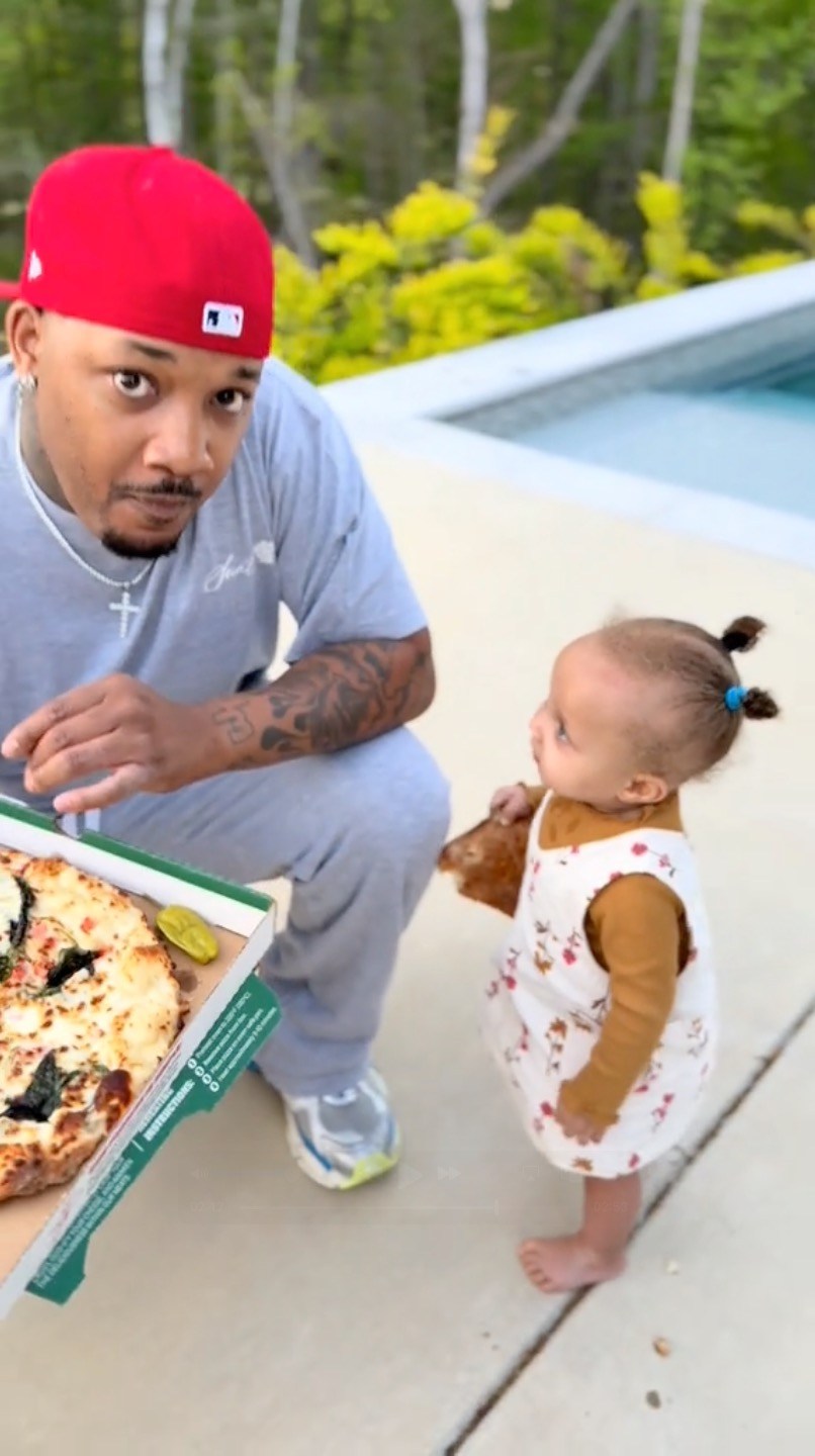 Parenting influencer’s 2-year-old daughter drowns in swimming pool on ...