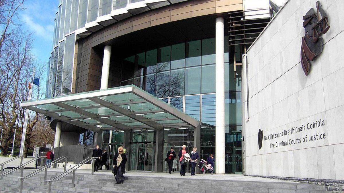 Court cases adjourned amid solicitors’ strike over legal aid reform