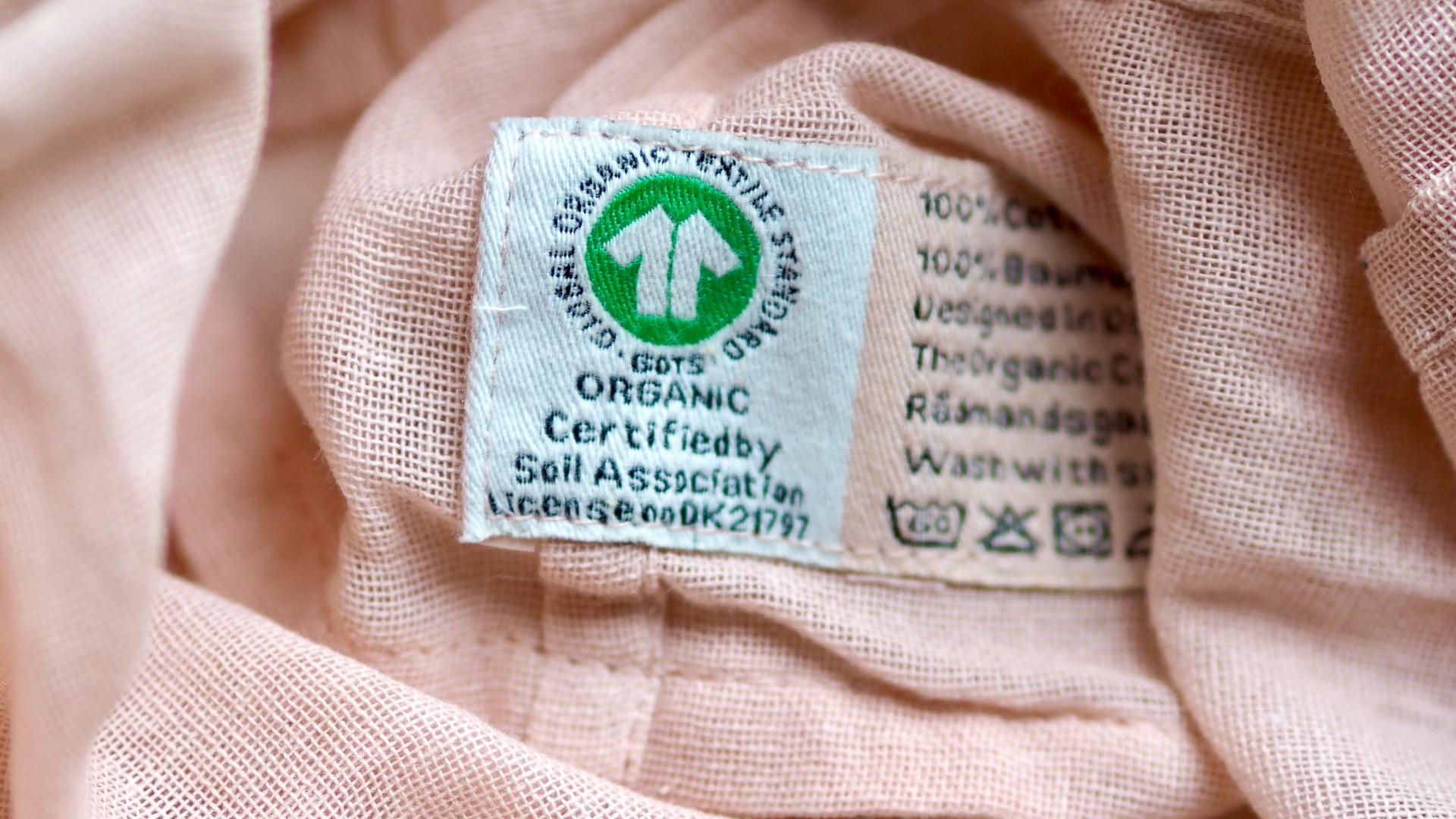 10 common mistakes people make when buying clothes & 10 money-saving ...
