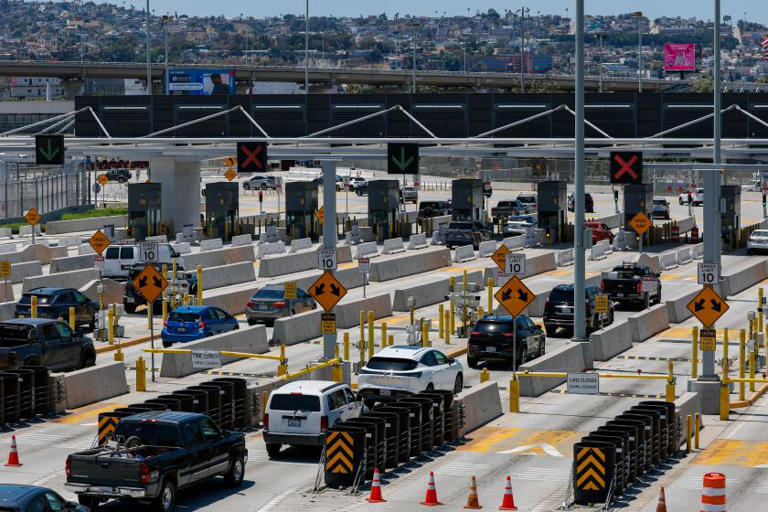 Asylum seekers may be turned away at the southern border, Supreme Court ...