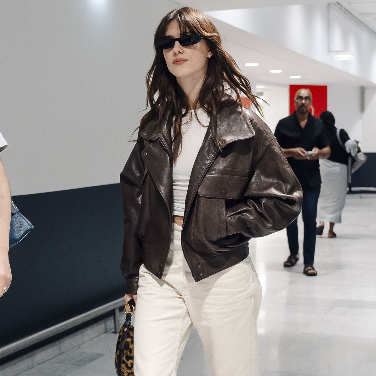 Daisy arrived at the airport in the shoe trend I used to say I would ...