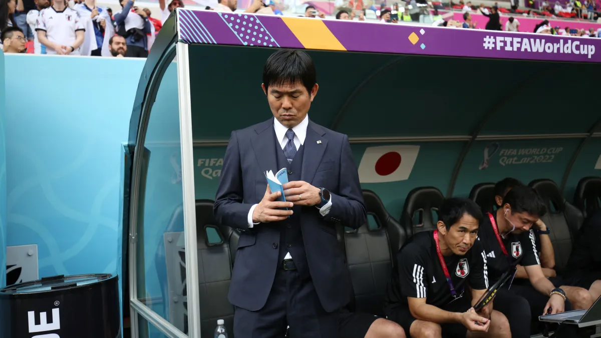 Hajime Moriyasu memes, explained: Why Japan's notebook-obsessed coach ...