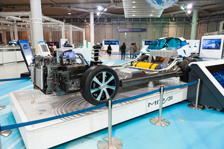 Hydrogen fuel cell commercial vehicles accelerate toward $20B market