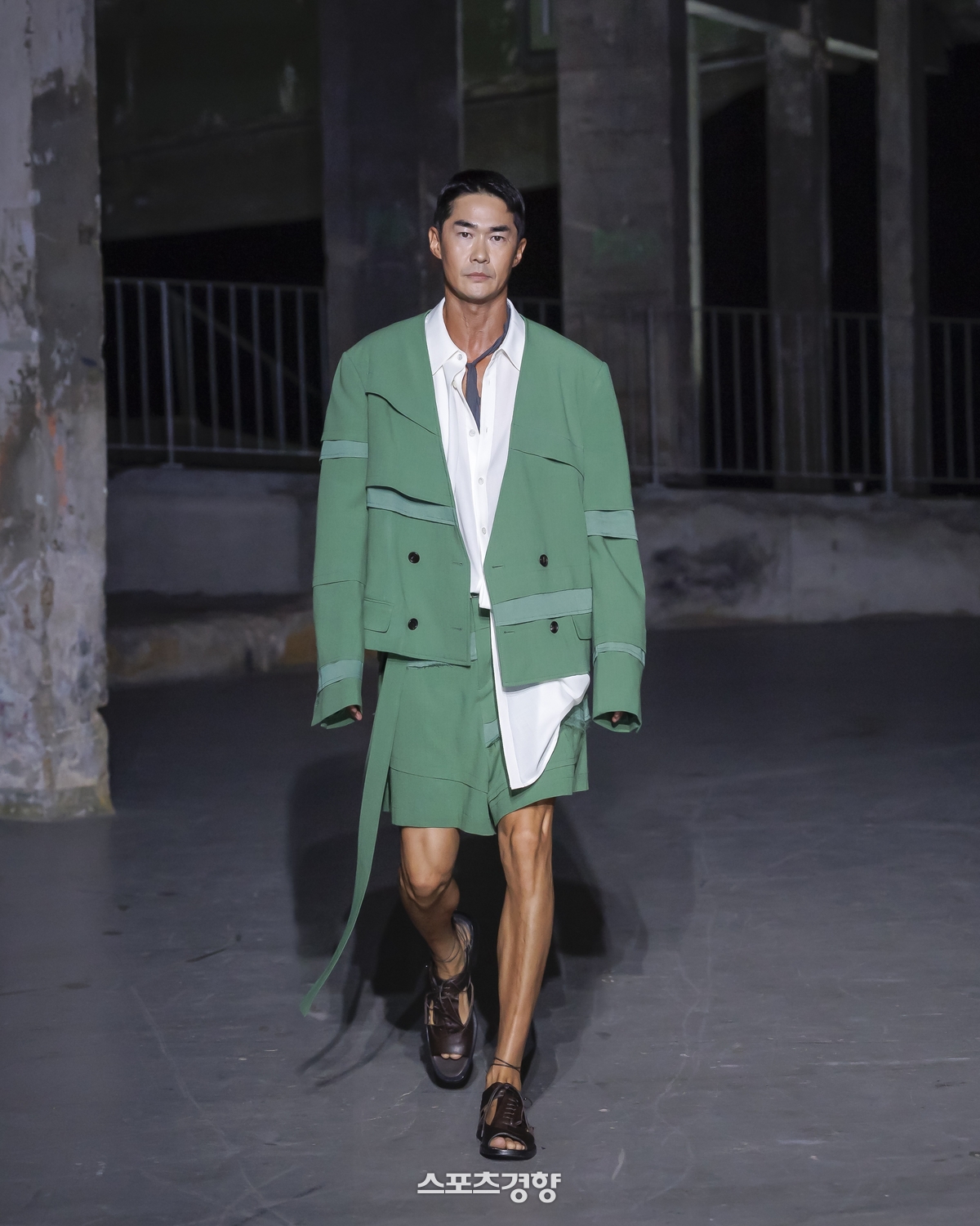 Bae Jung-nam ‘model touch’ is alive and well