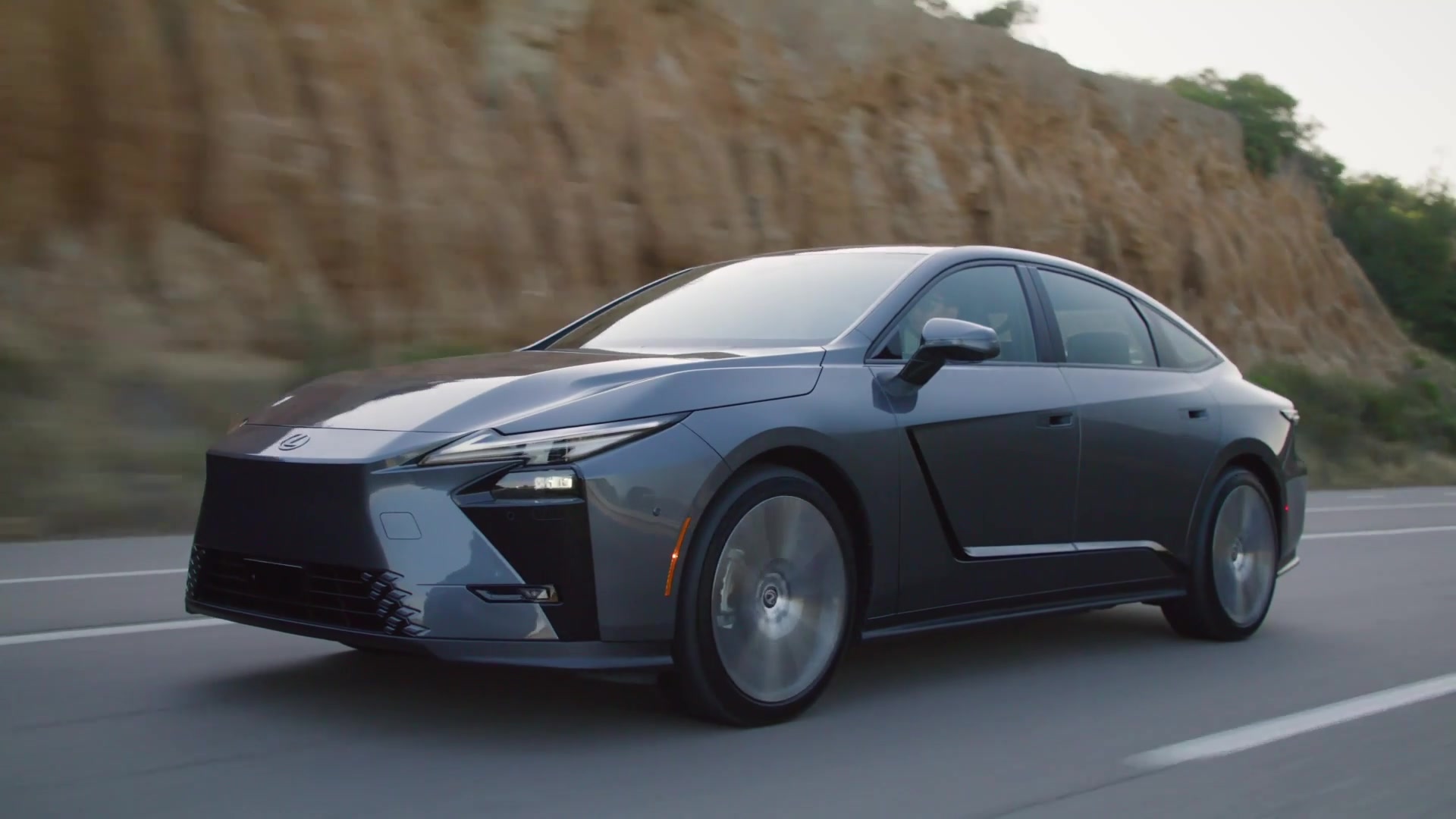 The new Lexus ES 350e luxury executive in Sonic Chrome driving video