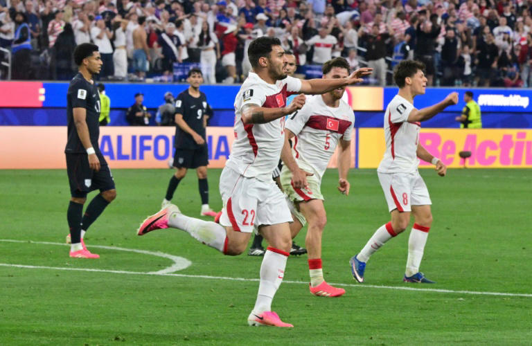 US lose 3-2 to Turkey after last-gasp strike