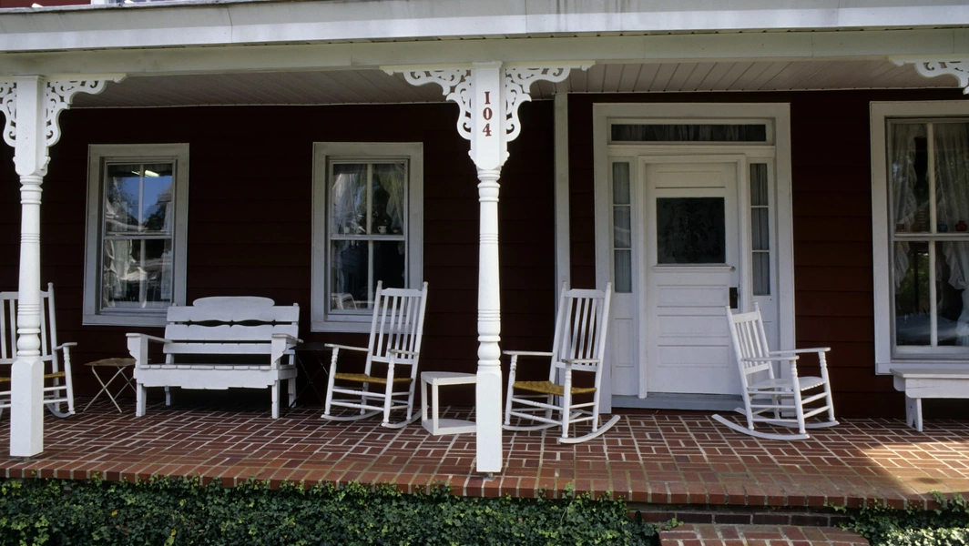 11 timeless ideas for classic porch decor