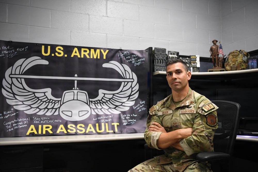 Staff sergeant becomes only airman in his class to complete Army Air ...