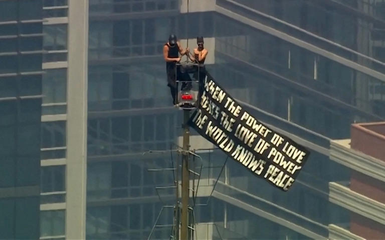 Pareja burla la seguridad y escala el Empire State Building para ...